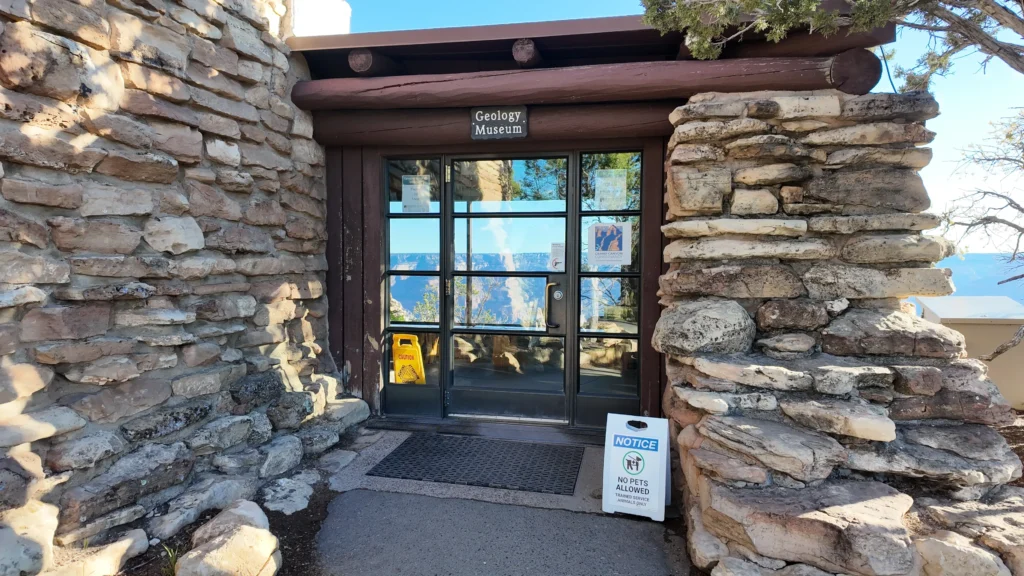 Yavapai Geology Museum | GrandCanyon.com